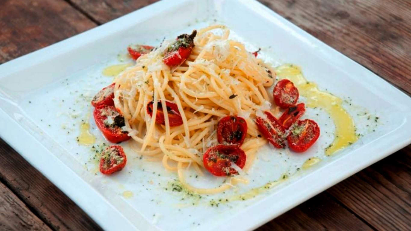 Spaghetti alla crema d’ aglio con pomodorini al forno (Špagety s ...