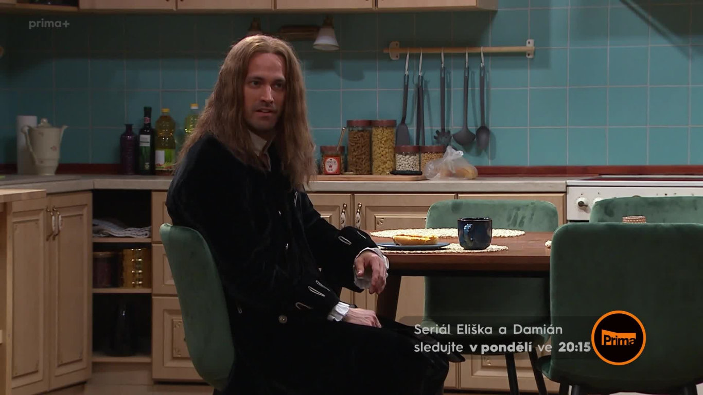 Damián zachraňuje Elišku před vysátím - Eliška a Damián (4) - Prima ...