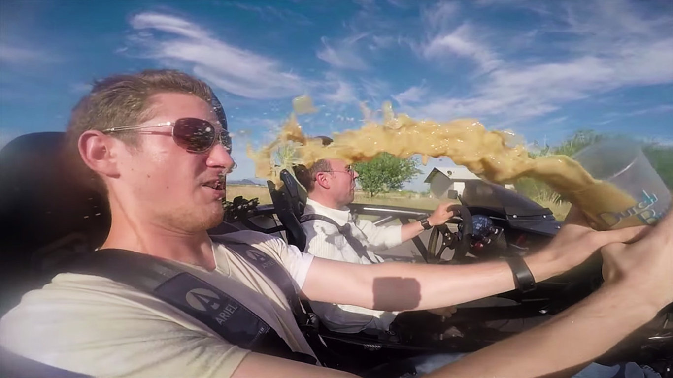 Ariel Atom versus nápoje - Autosalon - CNN Prima NEWS