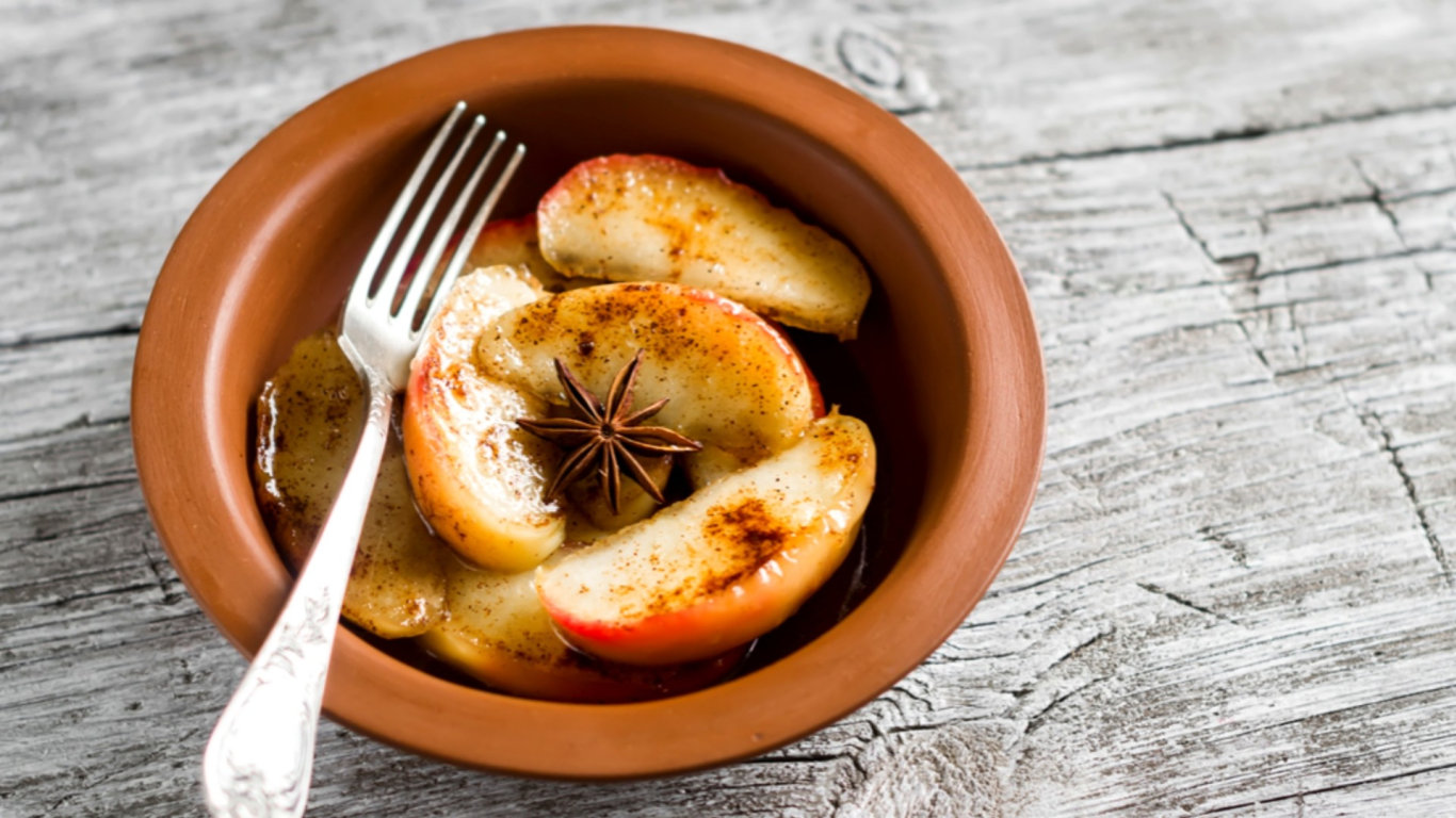 Flambovaná jablka - Česko na talíři | Prima Fresh