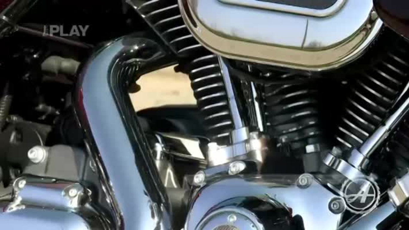 Harley-Davidson Street Glide - Autosalon - CNN Prima NEWS