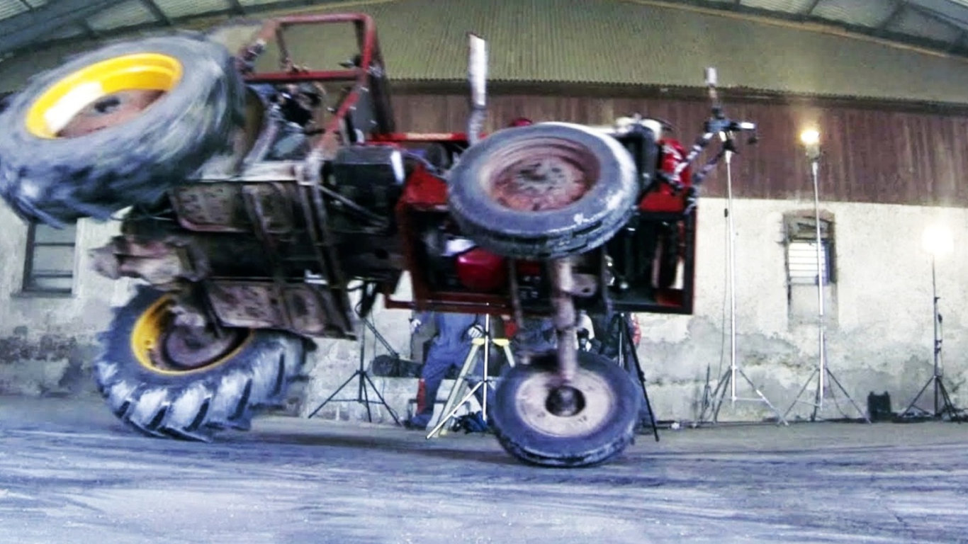 Traktor Terror 1 - Autosalon - CNN Prima NEWS