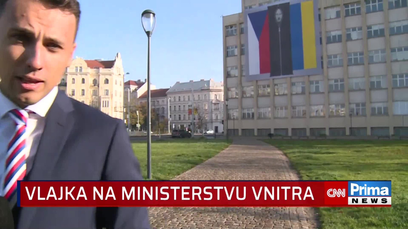Vlajka na ministerstvu vnitra - CNN Prima NEWS
