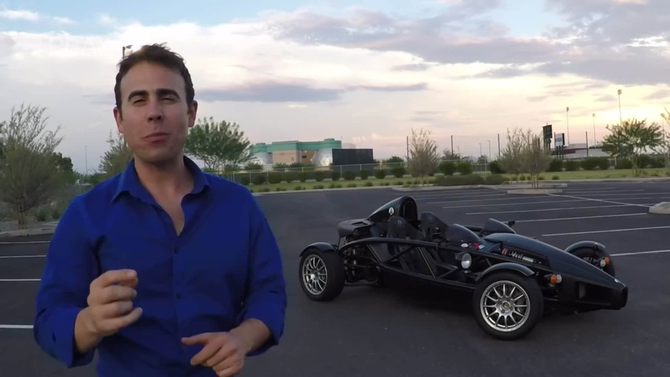 Ariel Atom versus dort - Autosalon - CNN Prima NEWS