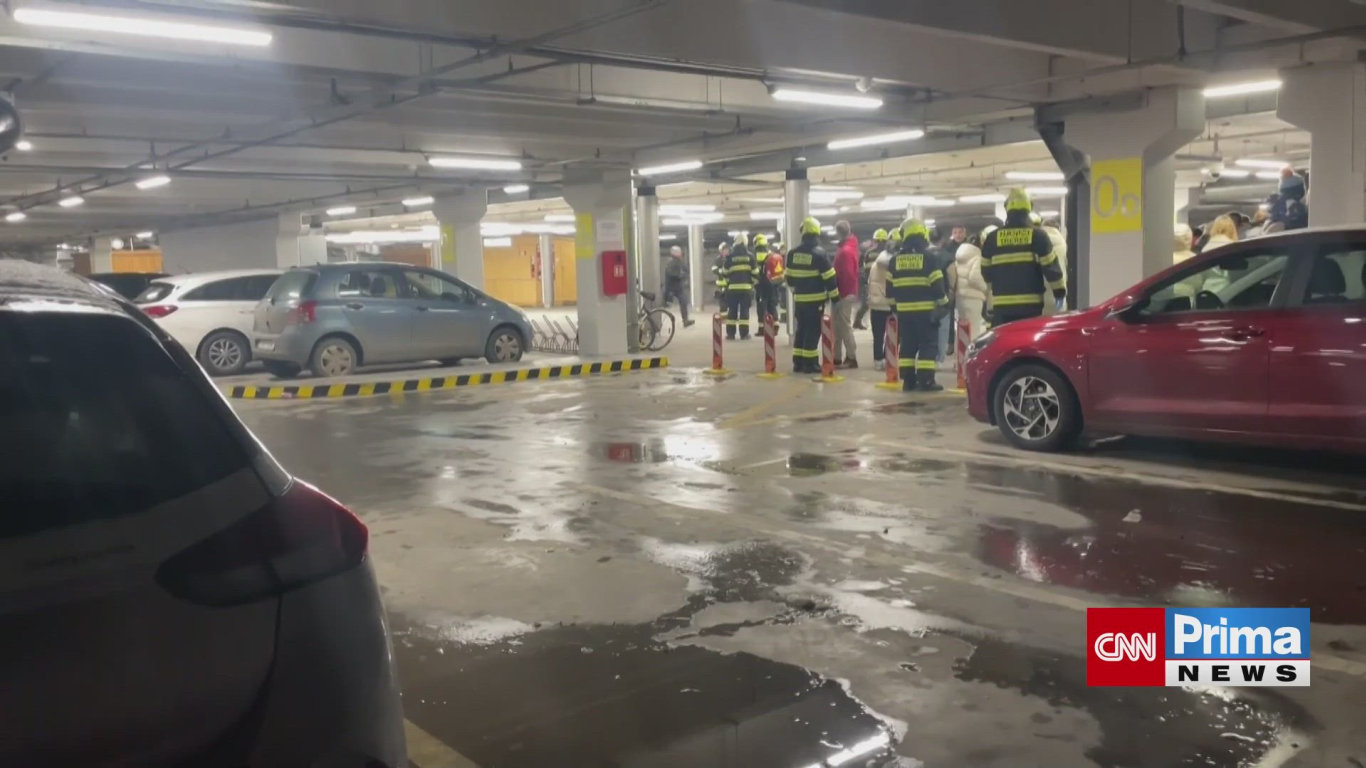 Agresor v Hradci útočil sekáčkem na maso, byl opilý. Dalšímu ...