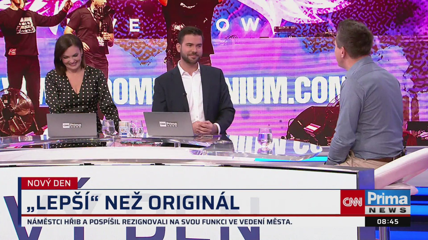 Oblíbená moderátorská dvojice CNN Prima NEWS přezpívala vánoční pecku ...