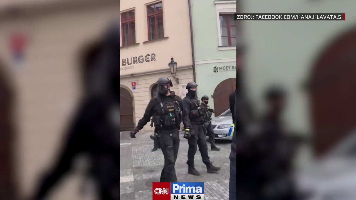 Bývalý hokejista se na demonstraci pustil do policistů. Buzeranti zku ...