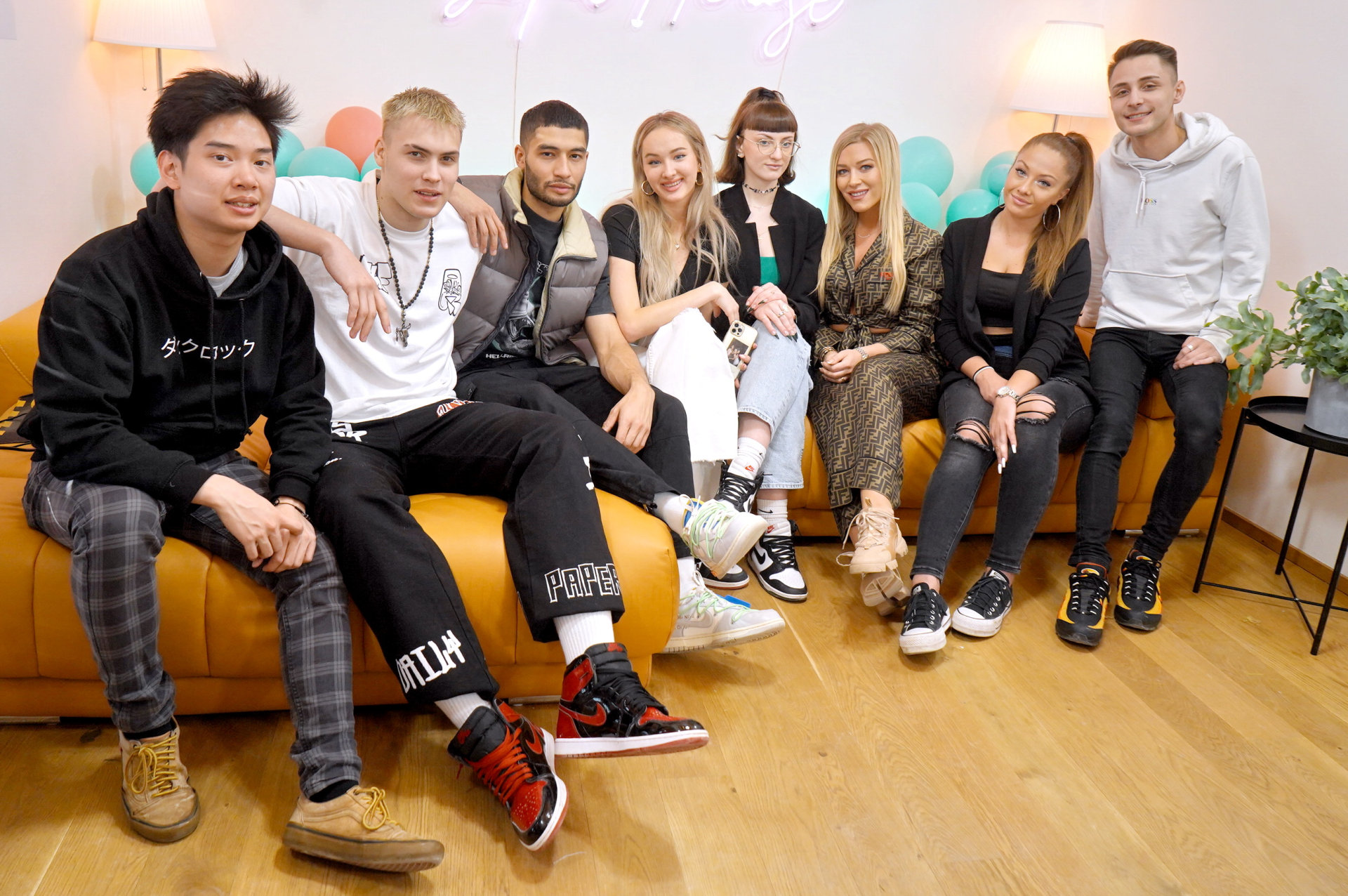 LIKE HOUSE - epizoda Denní show: Fashion challenge, nemocná Simona a ...